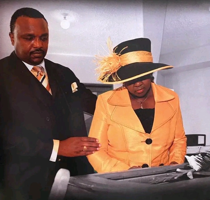 The Late Allan Kiuna Consoling His Wife Kathy As She Views Body Of Her ...